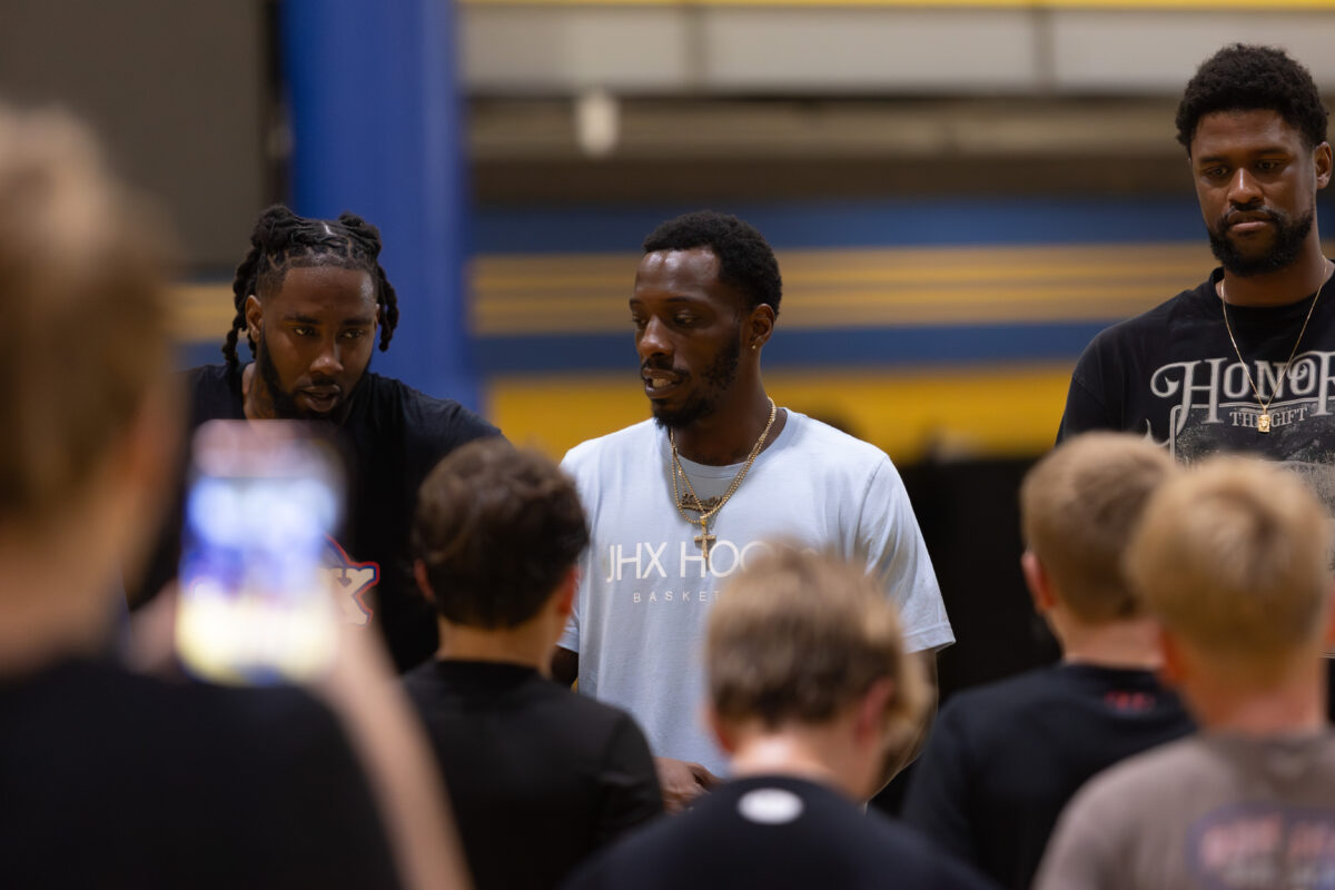 KU alumni share some knowledge at youth camp - KU Sports